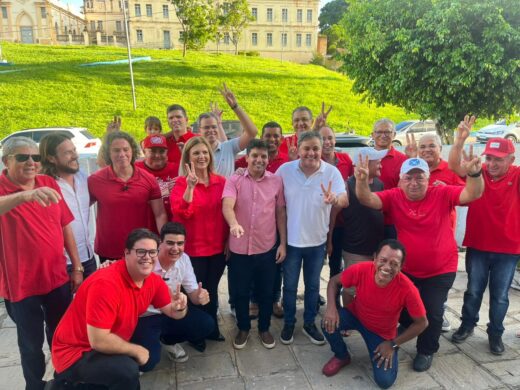 Com presenças de Veneziano e Efraim, Ana Virgínia lança pré-candidatura ...